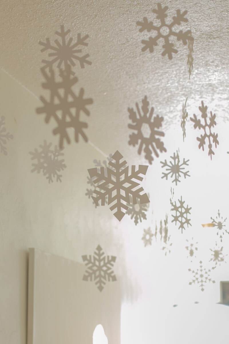 Snowflake Decorations for Winter » DIY from Lovely Indeed